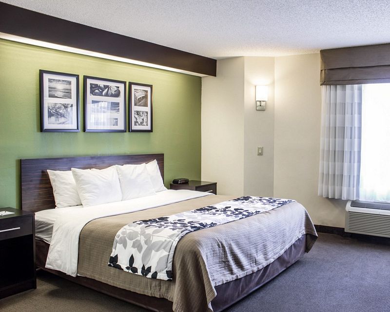 Garner North Carolina Hotel Photos | Hotels near Walnut Creek Amphitheatre